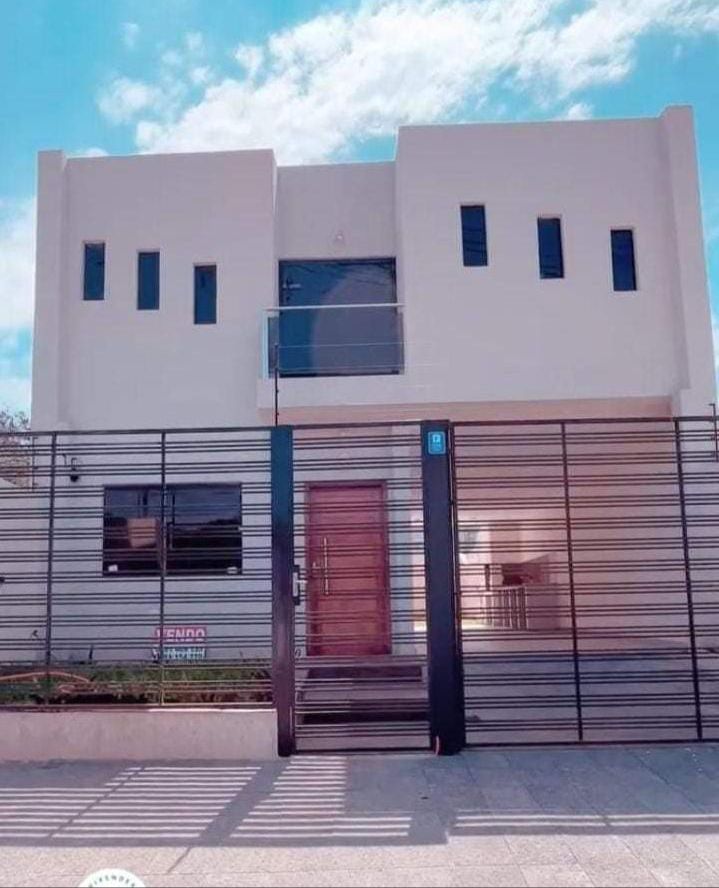 Alquilo Hermosa Casa a estrenar en Lambare. . Ref #R3C167 - infocasas.com.py