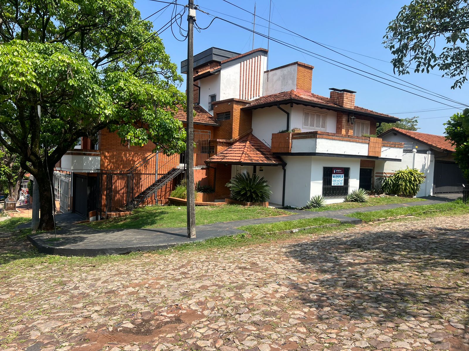 ALQUILO AMPLIA CASA DE 3 DORMITORIOS . Ref #CACE41 - infocasas.com.py