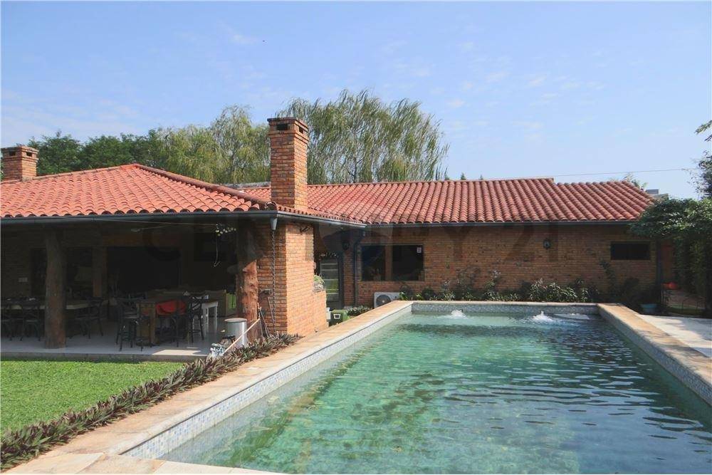 ALQUILO HERMOSA RESIDENCIA BARRIO CERRADO MARIANO ROQUE ALONSO. Ref #N2FFF8 - infocasas.com.py