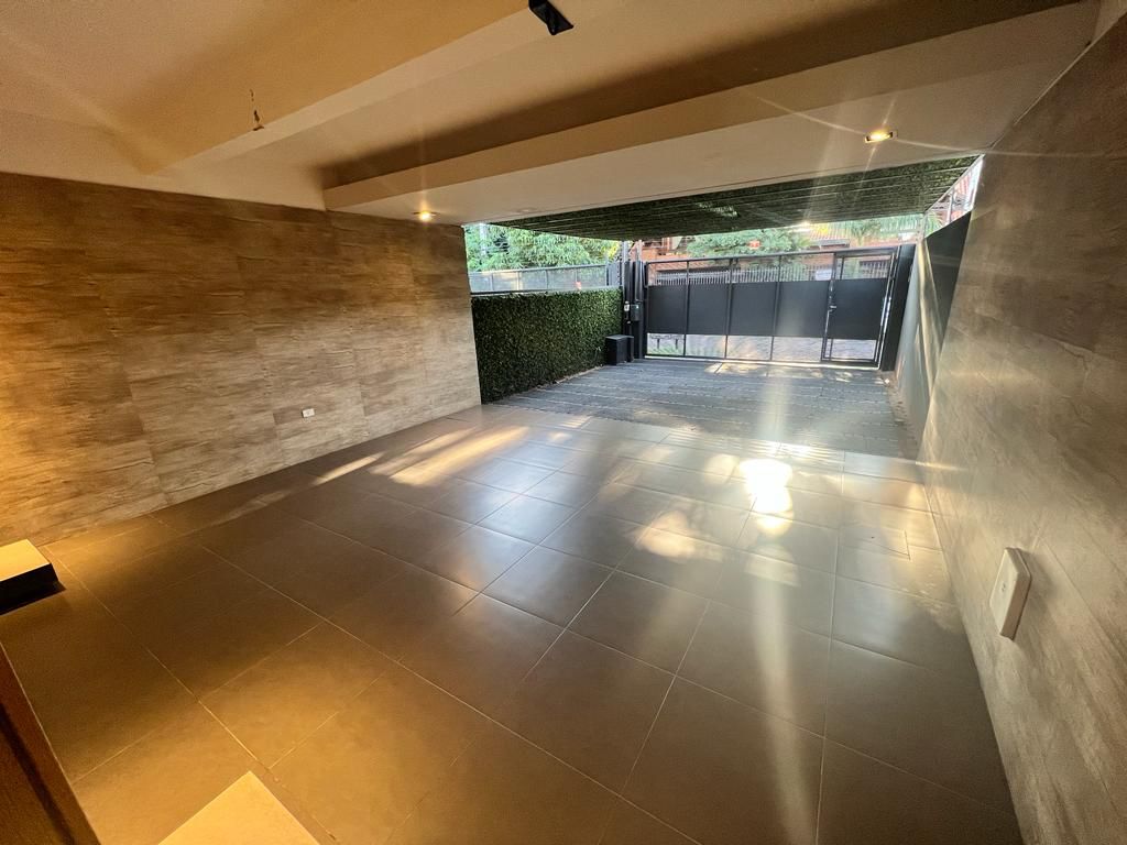 Vendo Casa Pareada Minimalista Zona Barrio Mburucuya. Cod PB. Ref #H86370 - infocasas.com.py