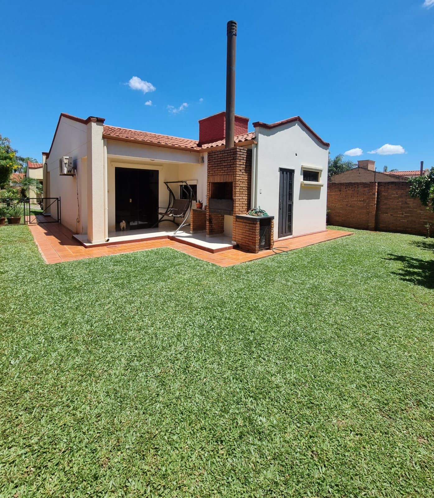 ALQUILO / VENDO Casa en Condominio Luque. Ref #N37E0E - infocasas.com.py