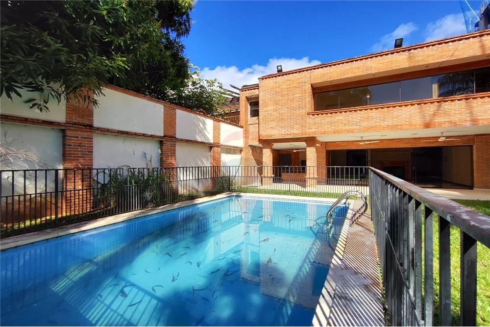 VENDO RESIDENCIA EN MBURUCUYA SOBRE MOLAS LOPEZ. Ref #MDD1A5 - infocasas.com.py