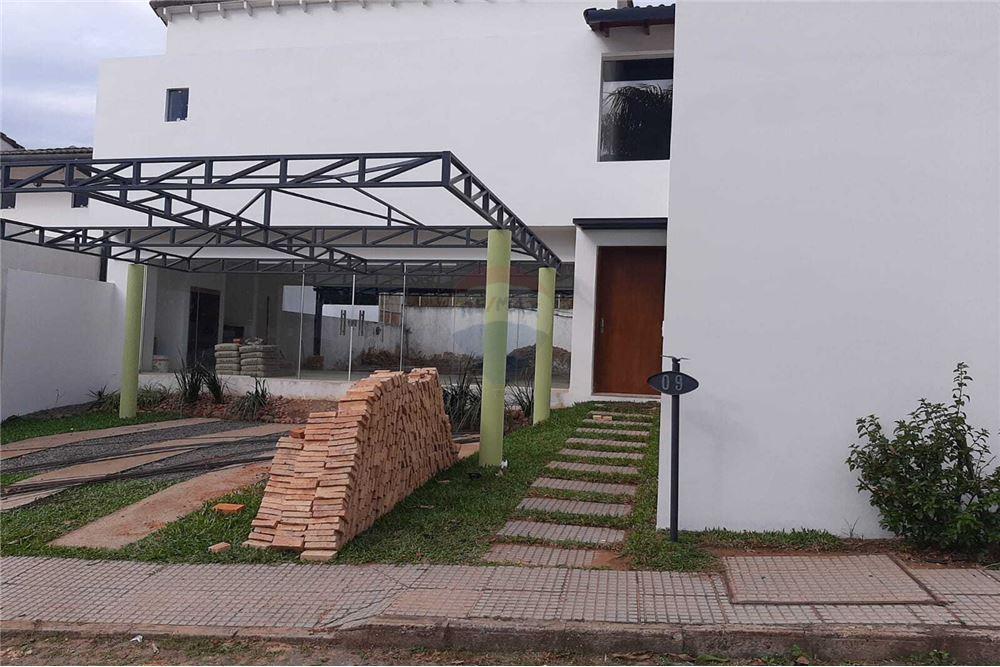 Alquilo Amplia Casa en Luque. Ref #LA1677 - infocasas.com.py