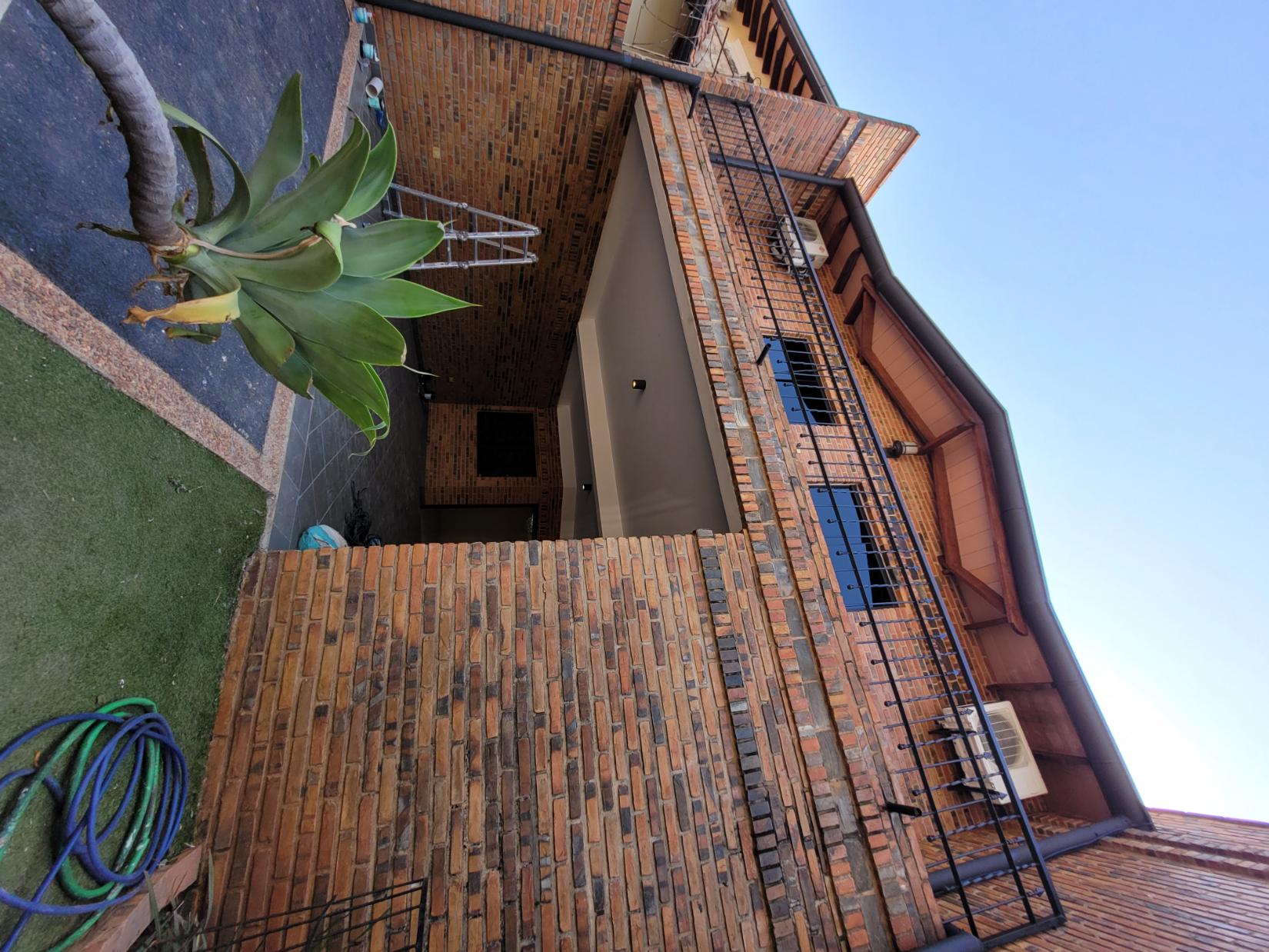 Alquilo duplex en Mburucuya con piscina. Ref #D7BD67 - infocasas.com.py