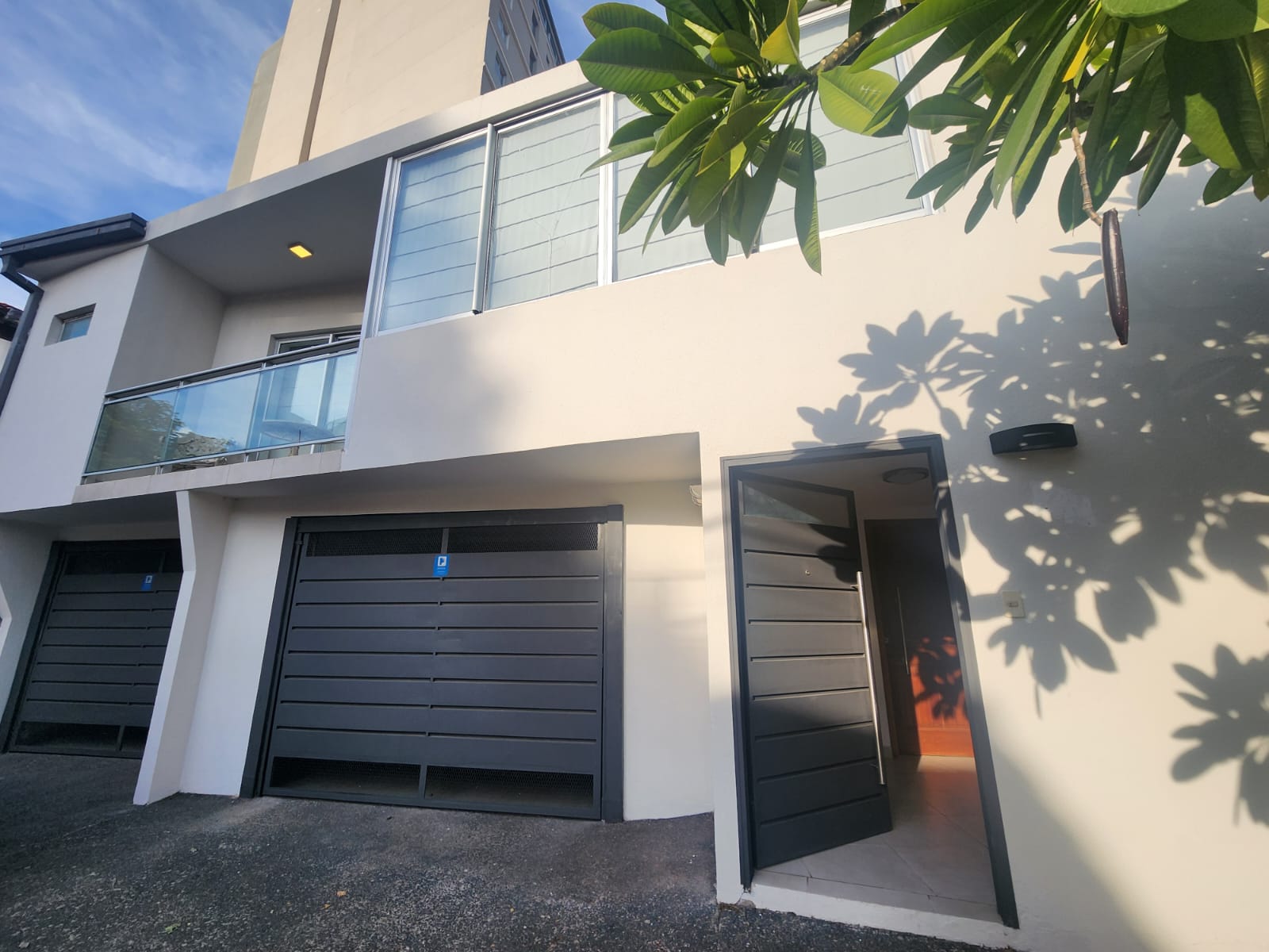 Alquilo Hermoso Duplex De 2 Habit En Suite. Ref #O333F9