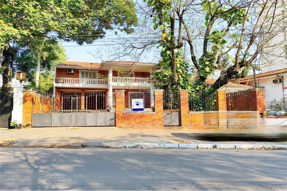 Alquilo amplia casa sobre Gral.Santos para Negocio. Ref #TB3DDD - infocasas.com.py