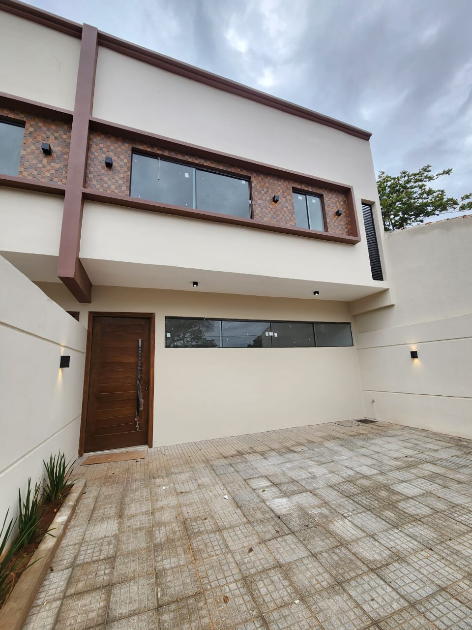 CUARTO BARRIO LUQUE VENDO HERMOSA CASA PAREADA. Ref #D1078C - infocasas ...
