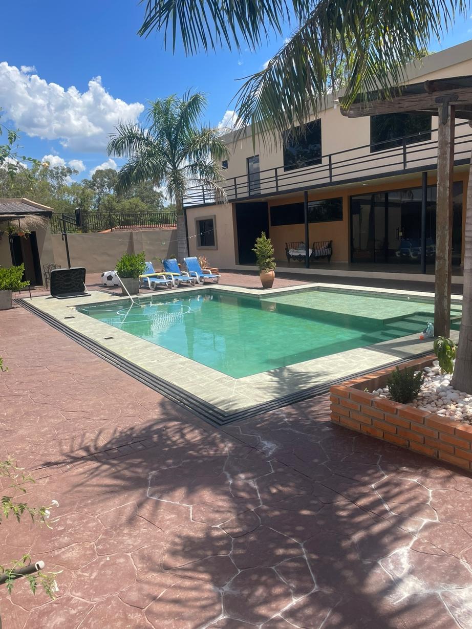 Vendo Hermosa Residencia En Ytororo Country Club . Ref #VCFCEB - infocasas.com.py