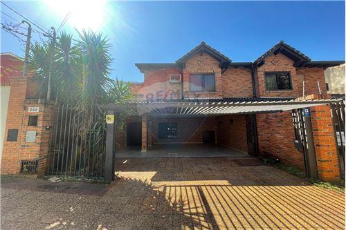 ALQUILO DUPLEX CON AMPLIO PATIO. Ref #E9CB9C - infocasas.com.py