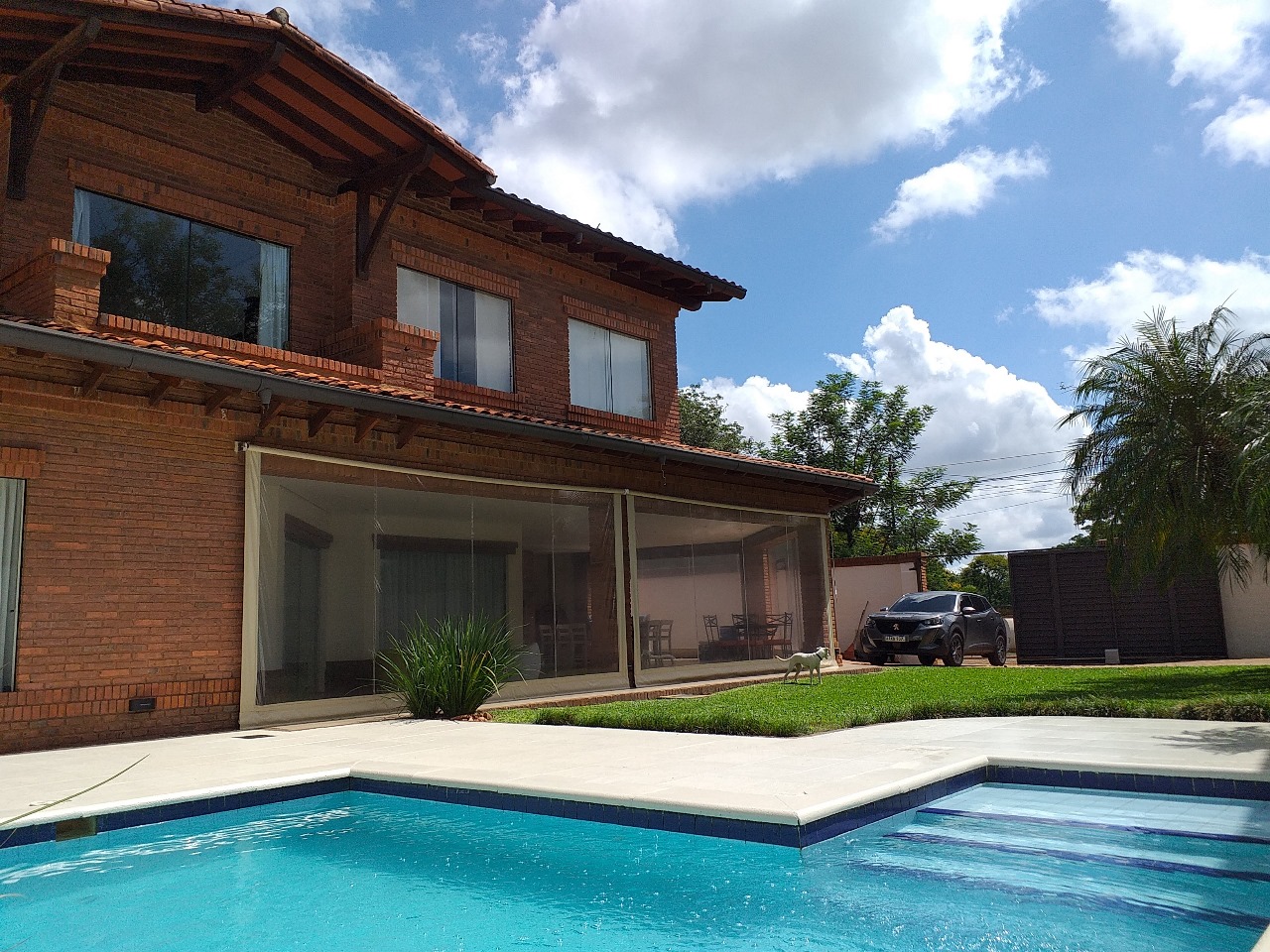 VENDO AMPLIA CASA CON PISCINA EN FERNANDO DE LA MORA. Ref #VAA2FC - infocasas.com.py