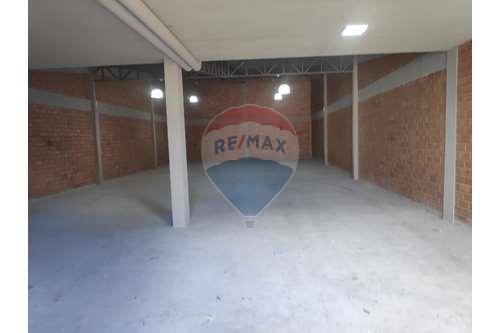 ALQUILO AMPLIO TINGLADO ZONA DEL ABASTO. Ref #KB8A3C - infocasas.com.py