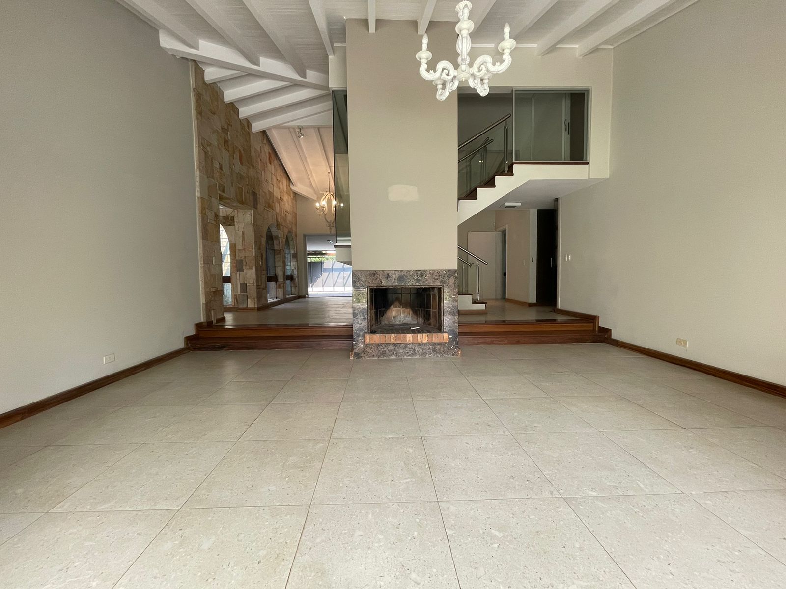 ALQUILO IMPECABLE CASA EN BARRIO HERRERA. Ref #EF4649 - infocasas.com.py