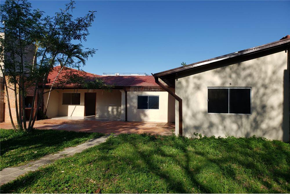 VENDO HERMOSA CASA EN LAMBARE. Ref #MAEB6C - infocasas.com.py