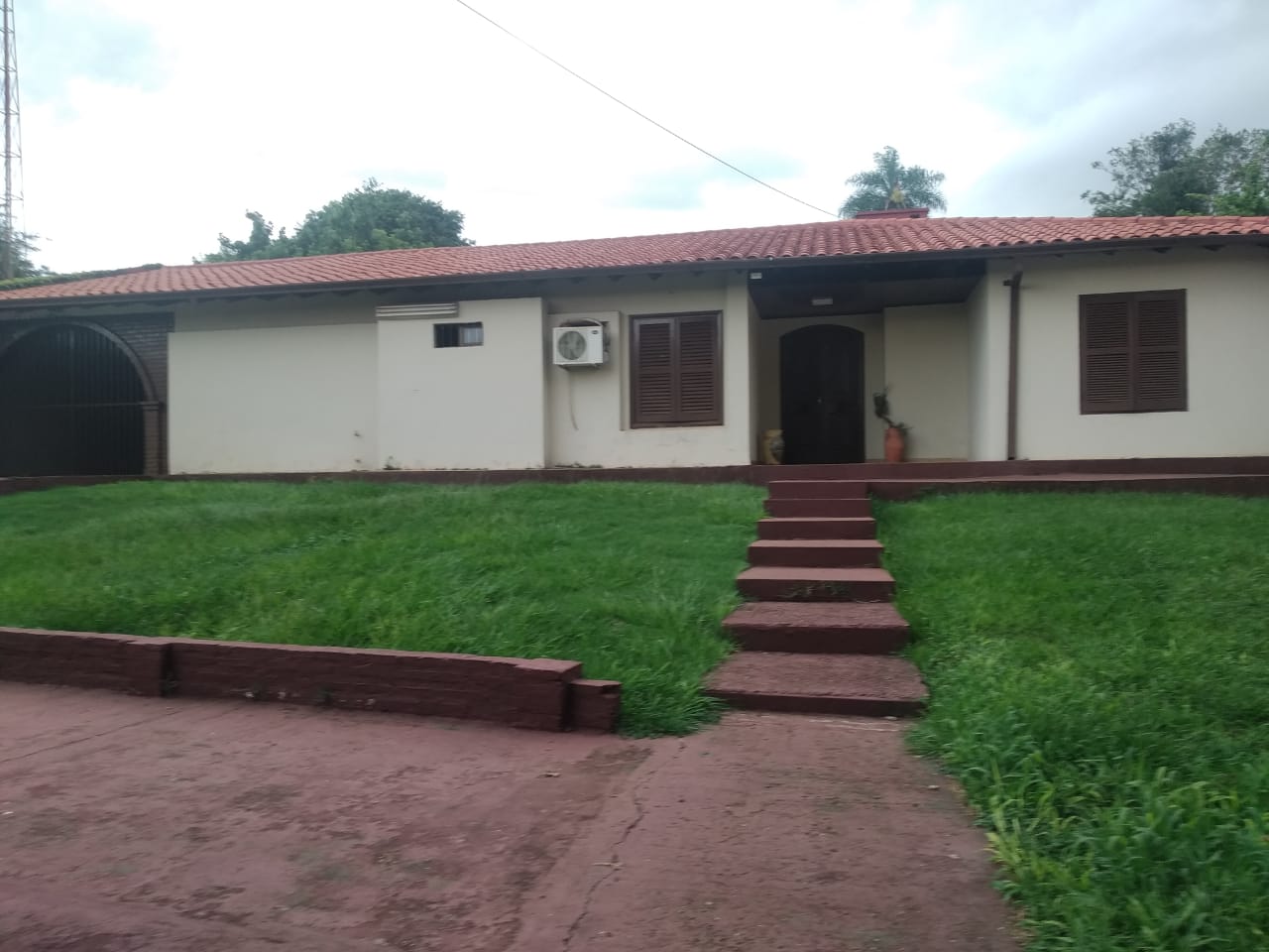 ALQUILO CASA EN EL AREA 8 DE CIUDAD DEL ESTE!. Ref #ZD6E73 - infocasas.com.py