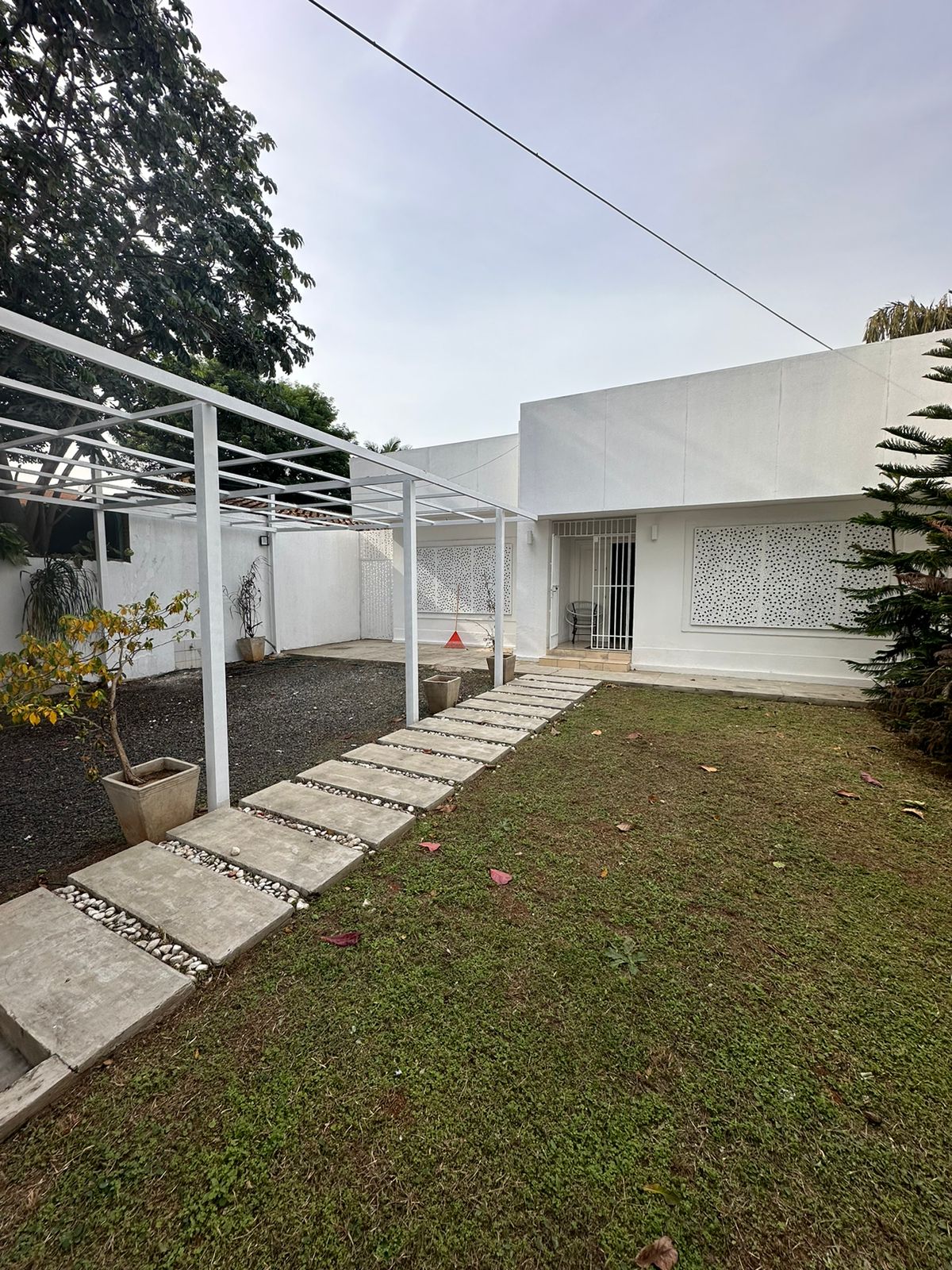 ALQUILO/ VENDO CASA IDEAL PARA OFICINA DE UNA SOLA PLANTA, ZONA IPS CENTRAL.. Ref #OD6F61 ...