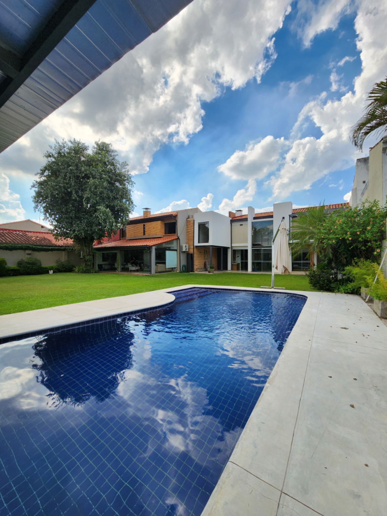 ALQUILO CASA MODERNA EN MANORA . Ref #Z18C1F - infocasas.com.py