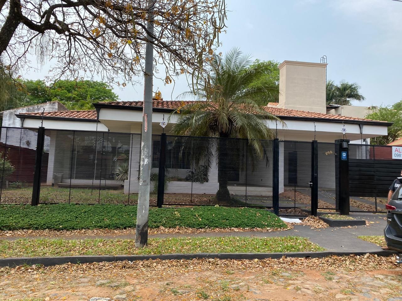 Alquilo amplia casa en Barrio Herrera, toda en planta baja. Ref #YD7751 - infocasas.com.py