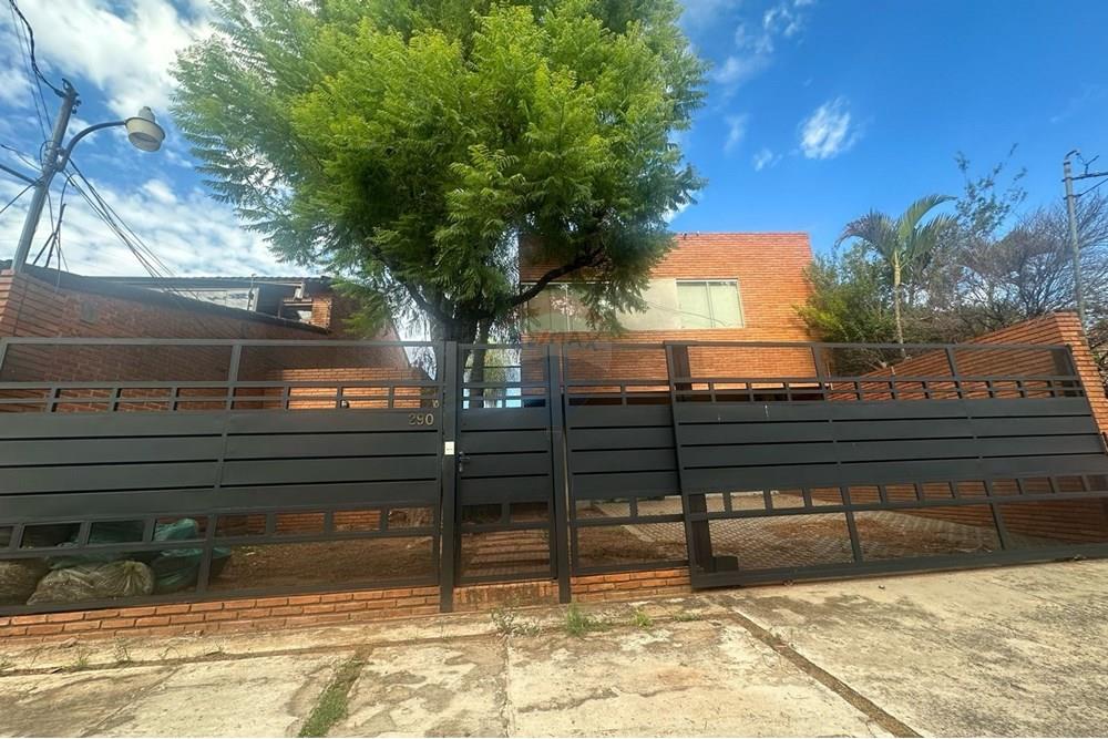 VENDO HERMOSA CASA EN LAMBARÉ. Ref #K4B515