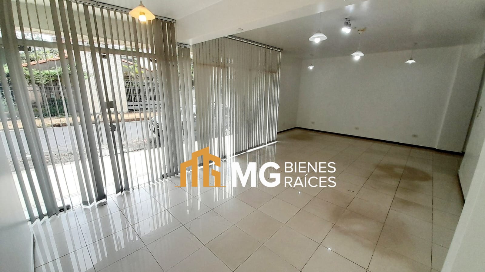 Alquilo Salón Para Comercio O Oficina Zona Perú Barrio Ciudad Nueva . Ref #U2C34F