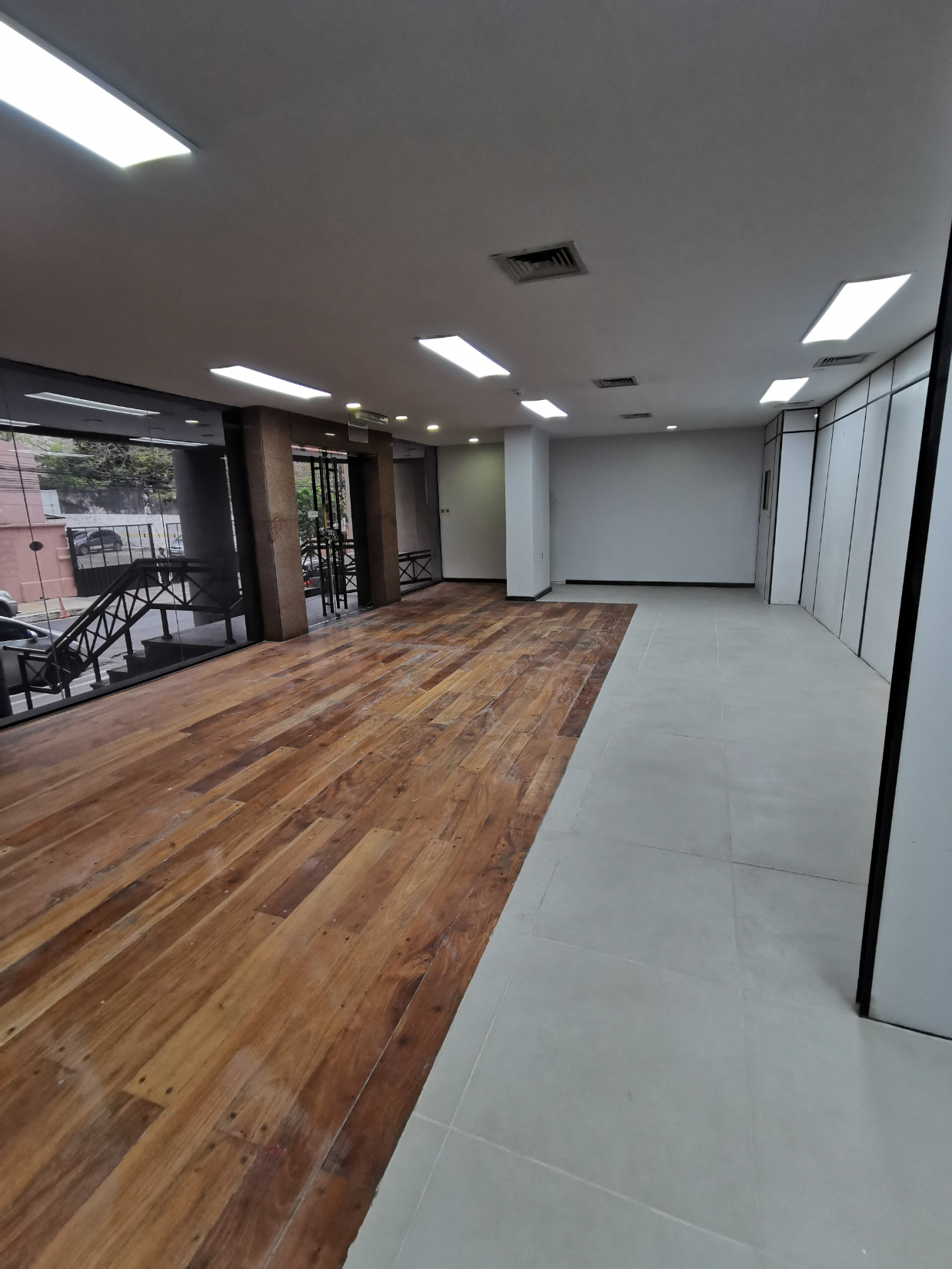 Alquilo amplias oficinas en edificio en el centro de Asunción. Ref #JBBDB9 - infocasas.com.py