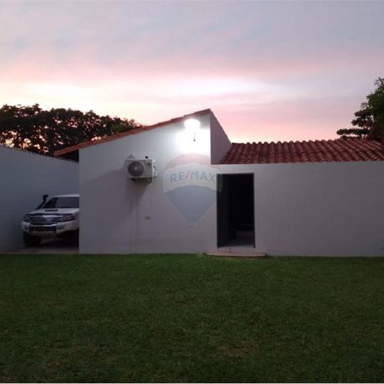 En Venta Casa En Lambare Con Piscina. Ref. #GC88F0 - InfoCasas.com.py