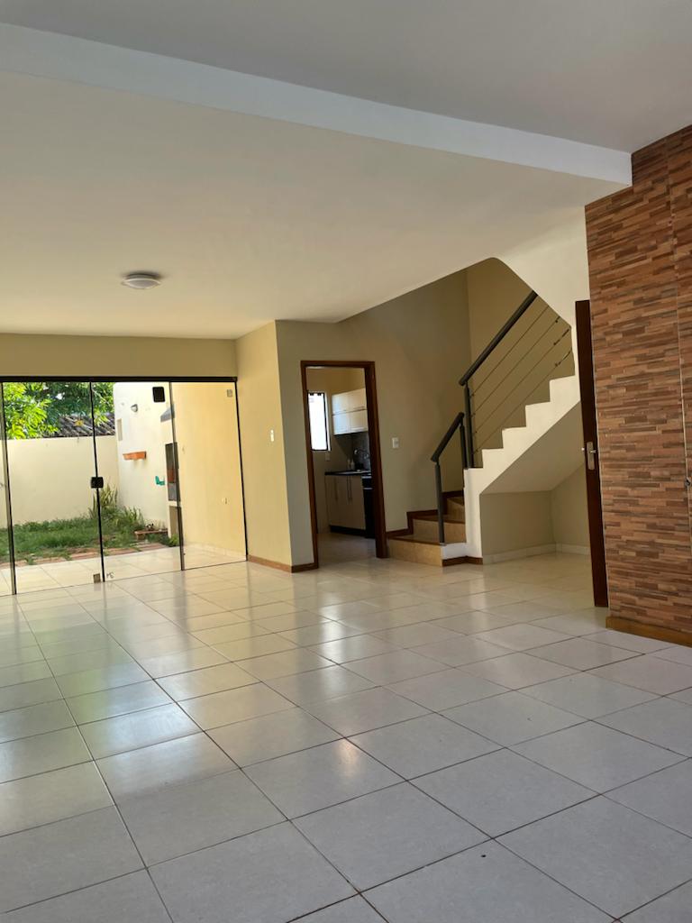 Vendo dúplex de 3 dormitorios Luque – Zona Supermercado Los Jardines. Ref #R6E808 - infocasas.com.py