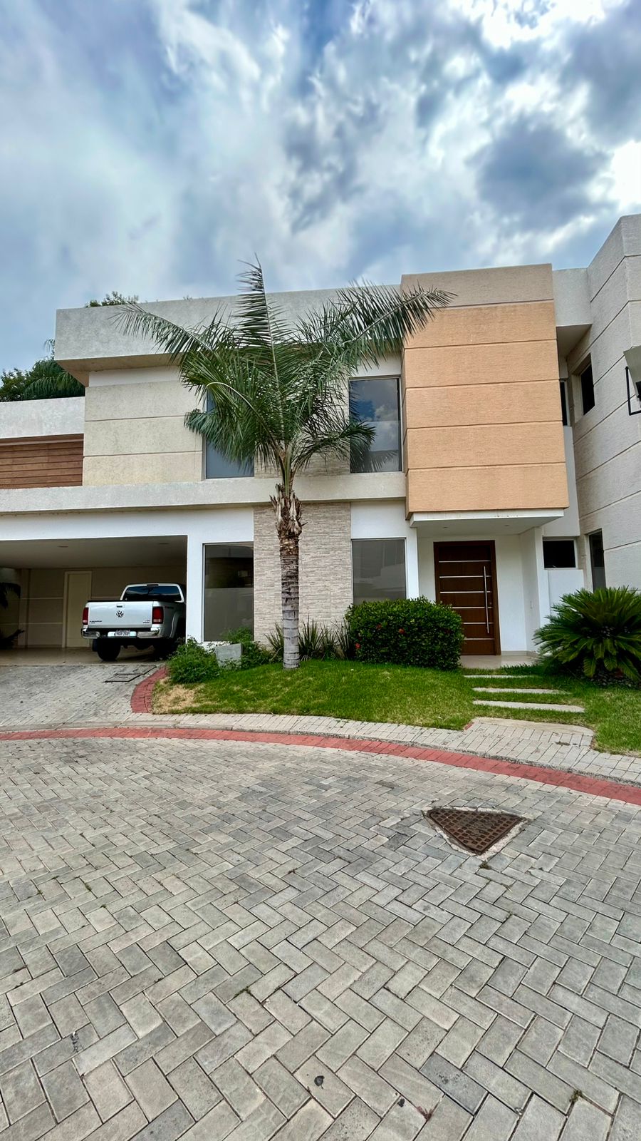 ALQUILO HERMOSA CASA EN BARRIO CERRADO LAS LILAS - SANTISIMA TRINIDAD. Ref #F4270E - infocasas ...