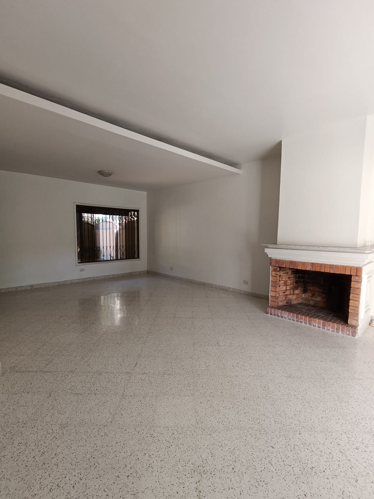 Alquilo Casa de 522 m2 en Barrio Mcal. López, Zona Club Olimpia - LHO1240619. Ref #T1D9C0 ...