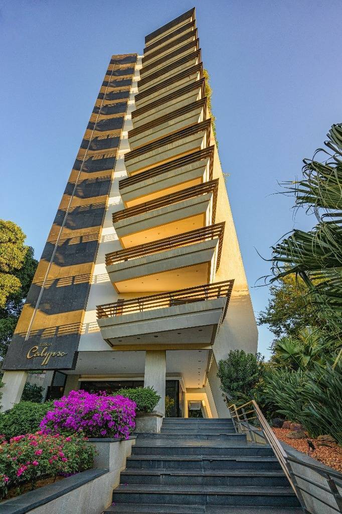 VENDO AMPLIO Y LUJOSO DEPARTAMENTO EN EDIFICIO CALYPSO MBURUCUYA. Ref #XFB11B - infocasas.com.py