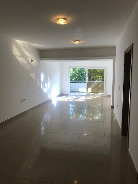 ALQUILO HERMOSO Y AMPLIO DEPARTAMENTO - MANORA. COD: CP. Ref #O3655 - infocasas.com.py