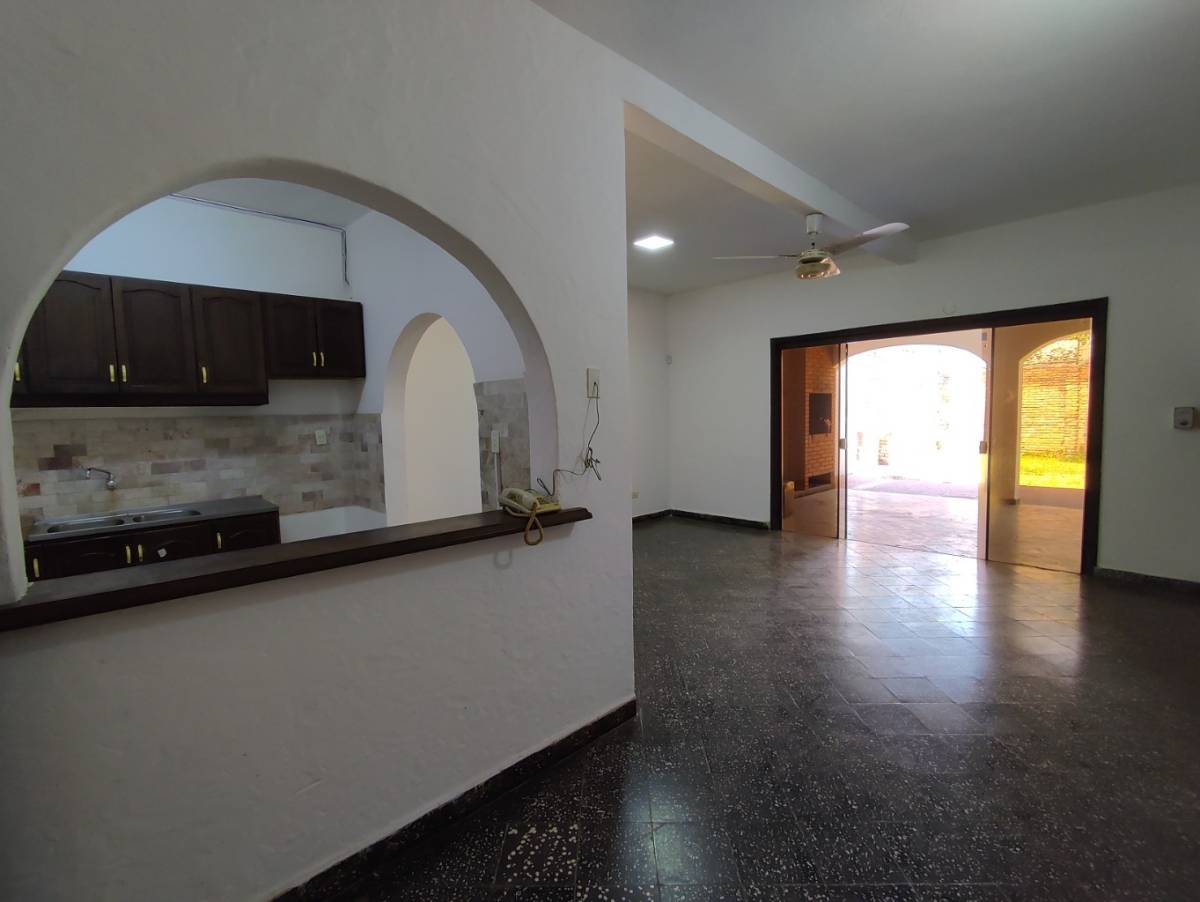 ALQUILO CASA PARA USO COMERCIAL EN VILLA AURELIA ASUNCIÓN. Ref #CF9367