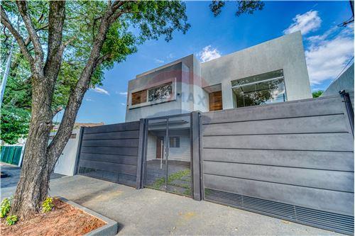 VENDO Lujosa residencia a estrenar en Mburucuya. Ref #R65F58 - infocasas.com.py