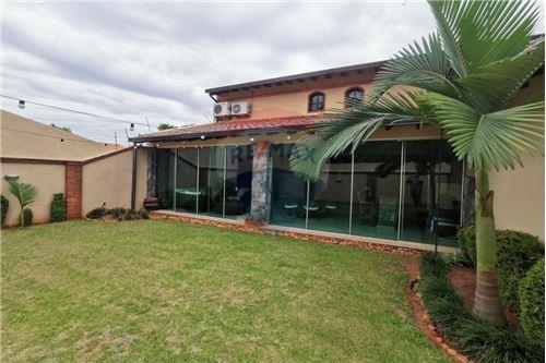 AMPLIA RESIDENCIA EN BARRIO SAN PABLO. Ref #C484F6