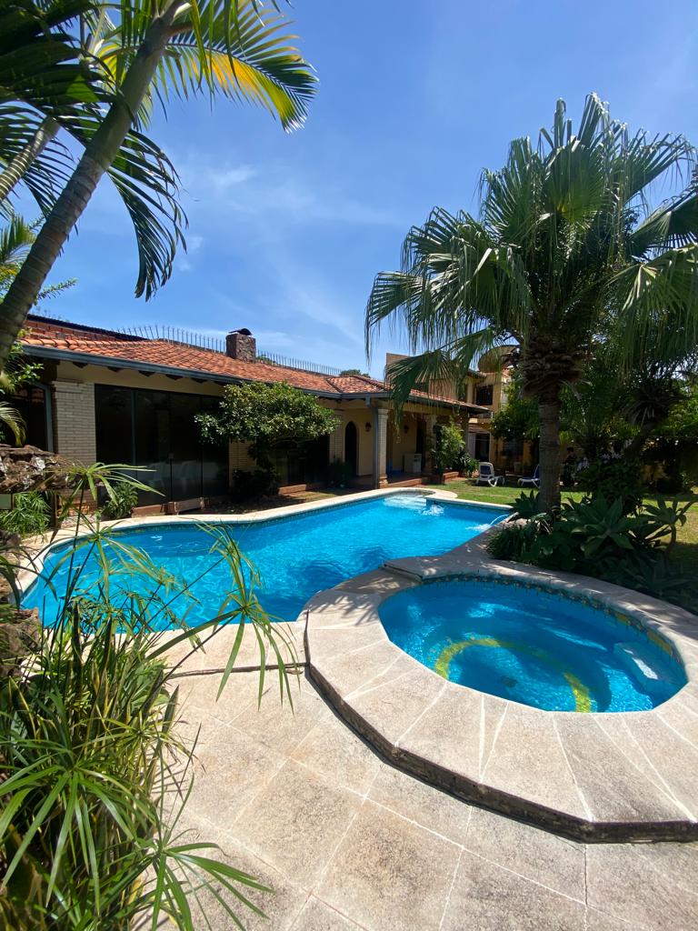 ALQUILO HERMOSA CASA CON PISCINA. Ref #NEE9EA - infocasas.com.py