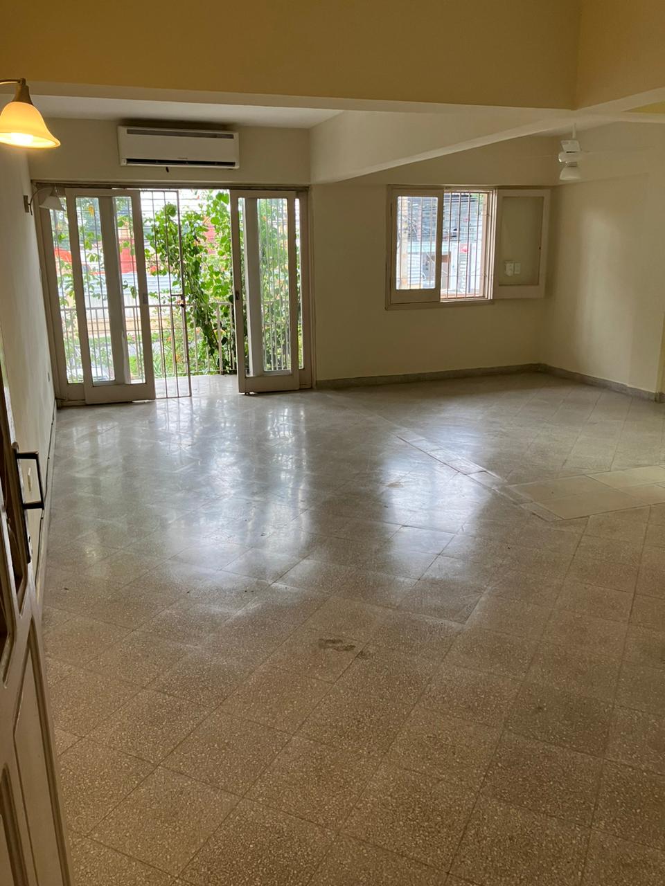 ALQUILO AMPLIO DPTO PARQUE AMERICANO ZONA CASA RICA ESPAÑA. Ref #XE0E04