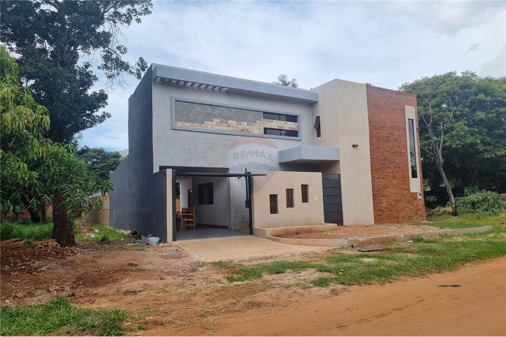 VENDO HERMOSA CASA CON PISCINA EN LUQUE!. Ref #B620C4 - infocasas.com.py