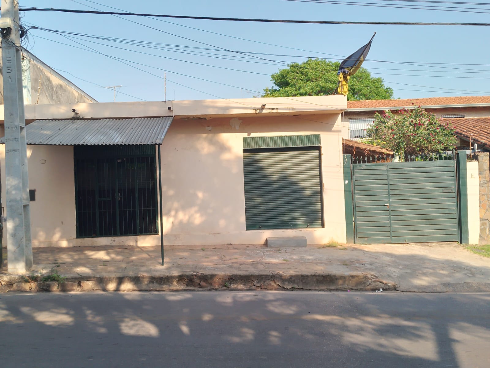 ALQUILO AMPLIA CASA CON SALÓN COMERCIAL EN LUQUE. Ref #O103ED - infocasas.com.py