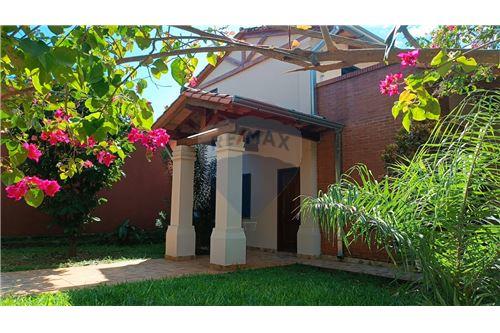Casa - Venta - Paraguay Central Luque. Ref #J9B8F0 - infocasas.com.py