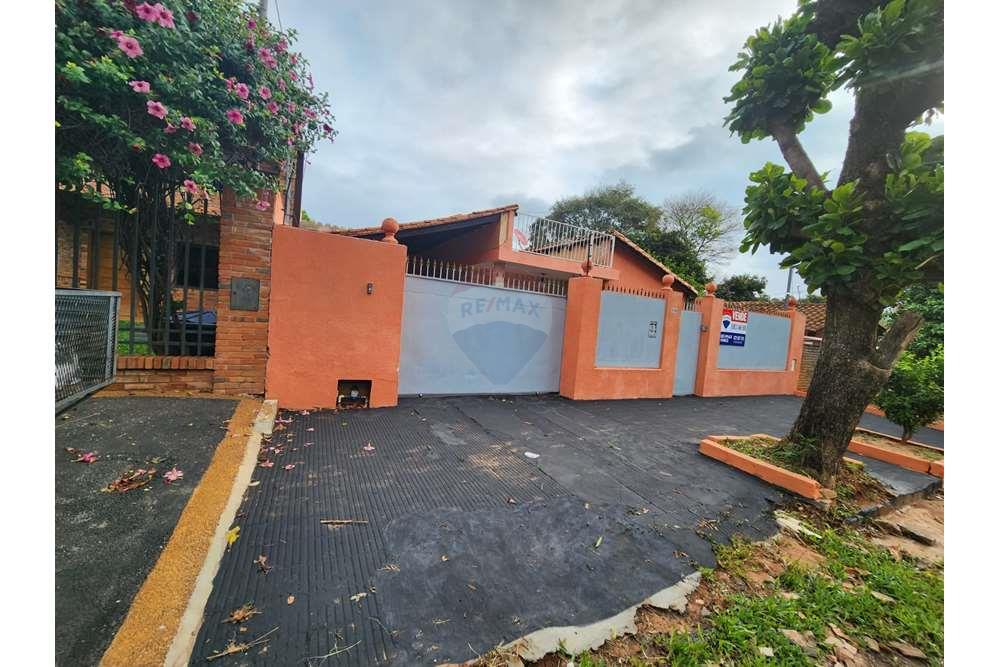 Vendo Casa en Fernando de La Mora - Zona Sur. Ref #HBD4E7