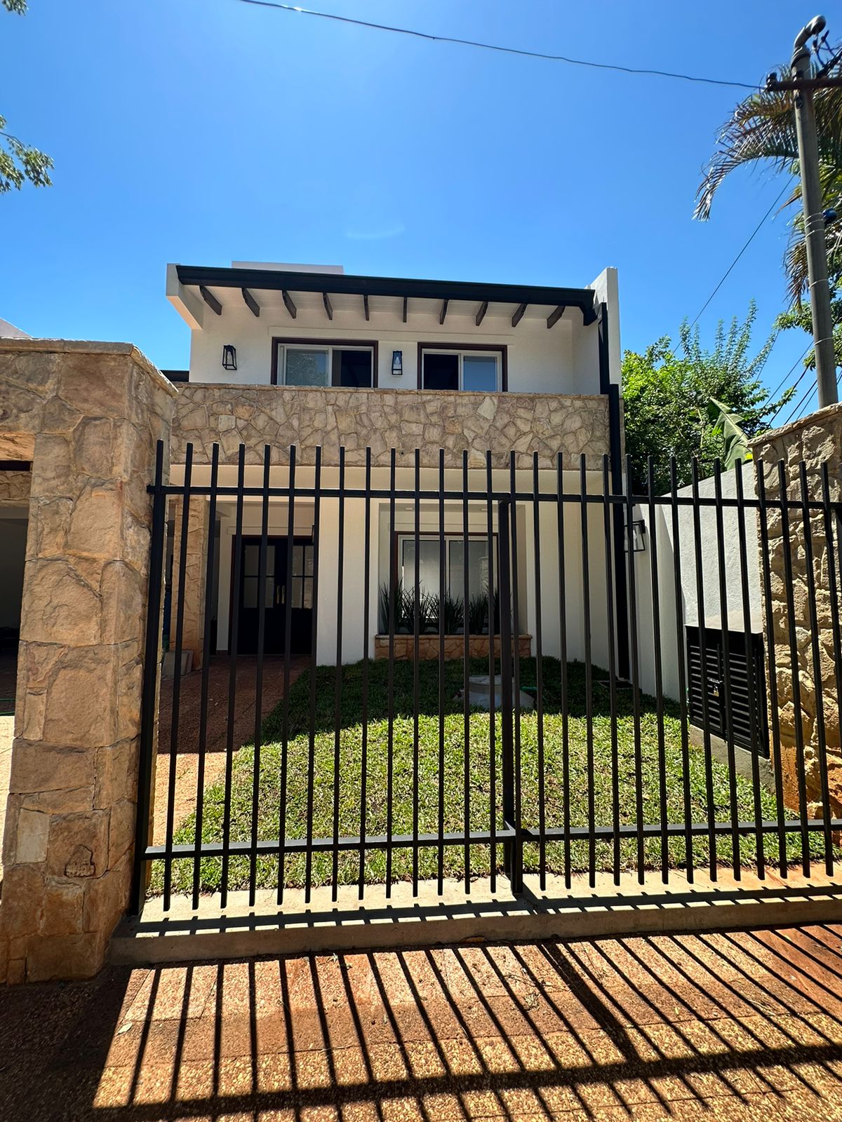 ALQUILO RESIDENCIA EN MBURUCUYA ZONA CPJ. Ref #V7340B - infocasas.com.py