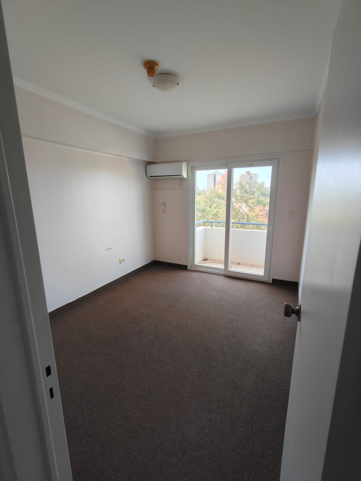 Alquilo amplio dpto. con hermosa vista en 4to. Piso del Edif. Alto Palermo. Ref #H1E622 ...