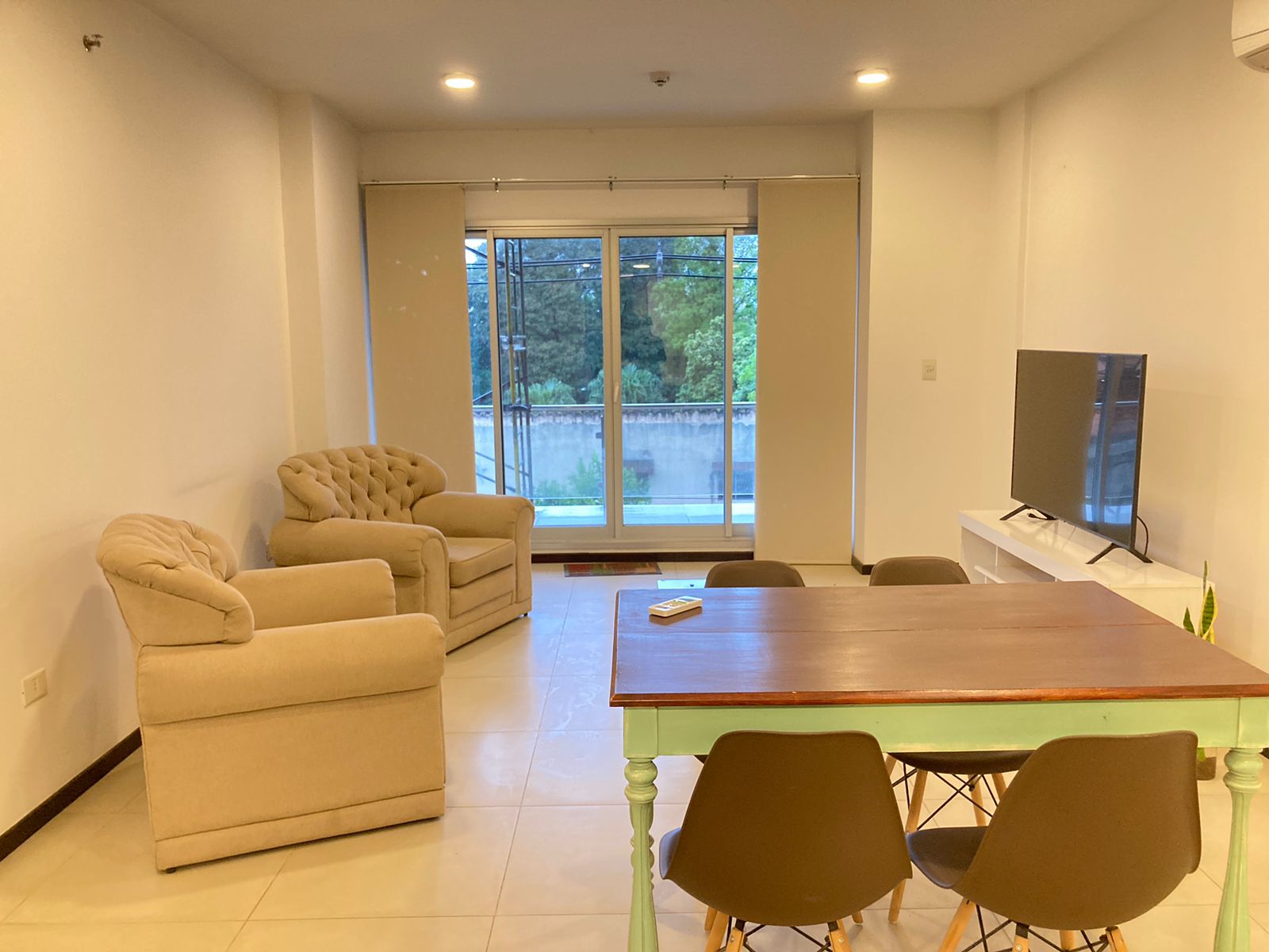 ALQUILO DEPARTAMENTO AMOBLADO DE 2 DORMITORIOS A PASOS DEL SHOPPING DEL SOL. Ref #C99E7B ...