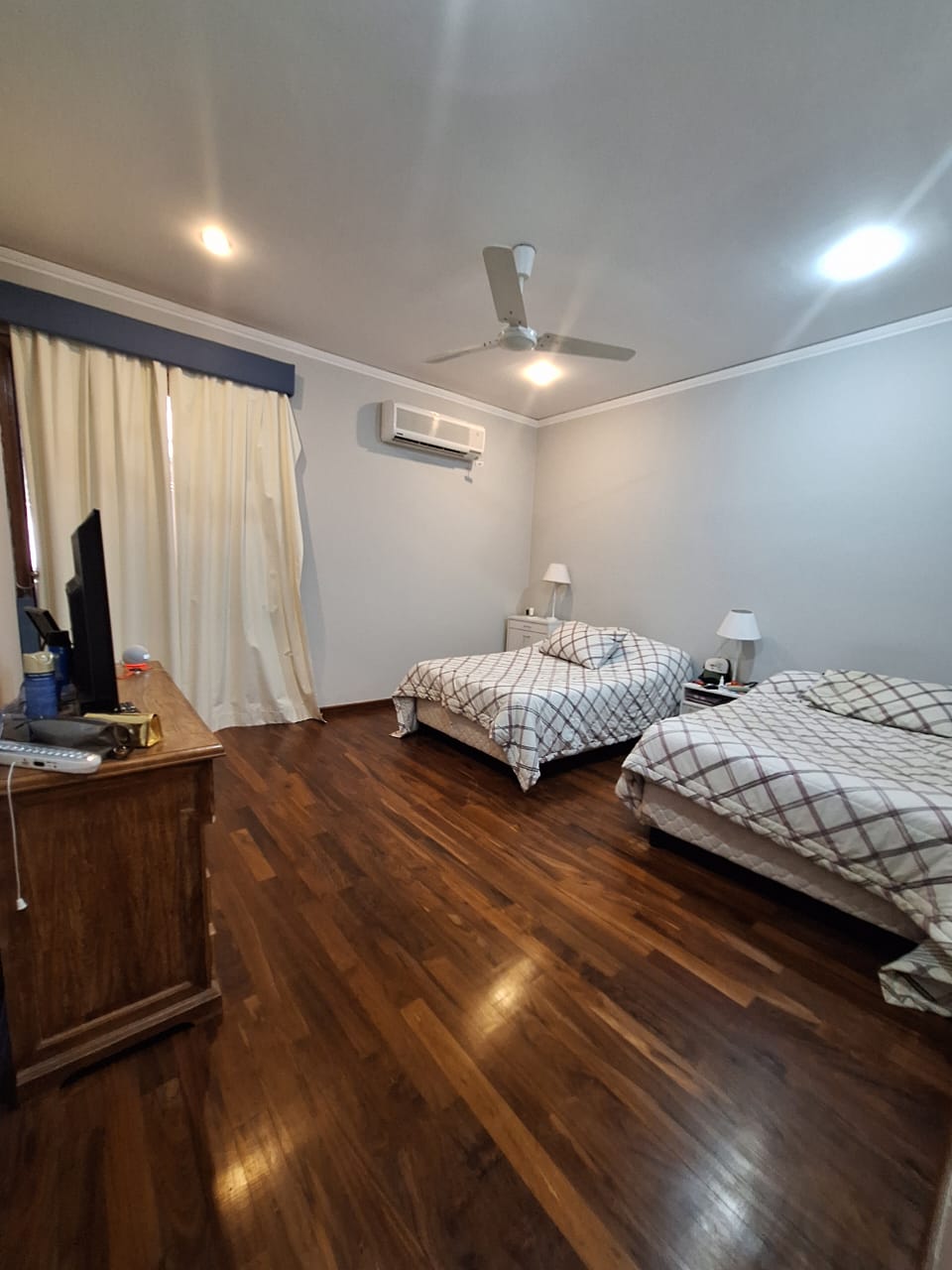 VENDO CASA DE 700 M2 EN BO. MBURUCUYA. Ref #TC8C01 - infocasas.com.py