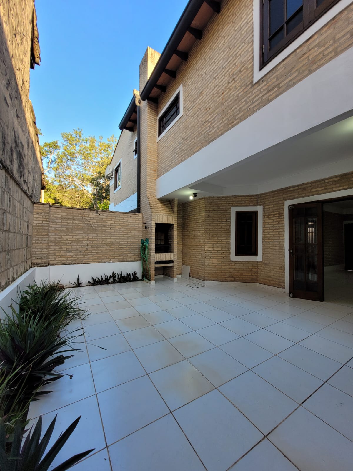 ALQUILO DUPLEX RUSTICO EN MBURUCUYA 3 dormitorios, patio. Ref #M2B593 - infocasas.com.py