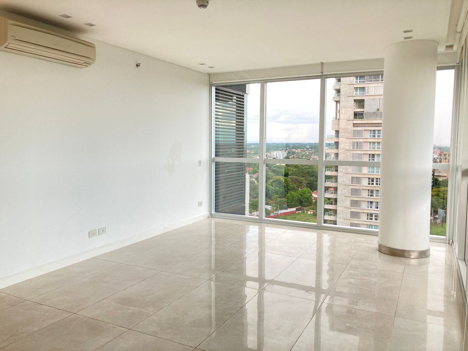 ALQUILO EXCLUSIVO DEPARTAMENTO DE 3 DORMITORIOS EN YCUA SATI. Ref #QEB377 - infocasas.com.py
