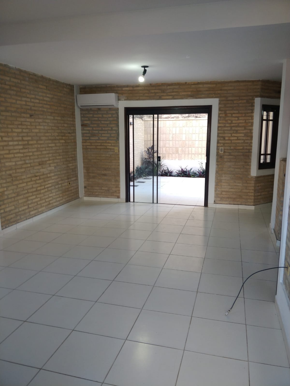 # Alquilo Duplex Barrio Mburucuya Zona Primer Presidente. (PLANTA BAJA). Ref #YD4F79 - infocasas ...