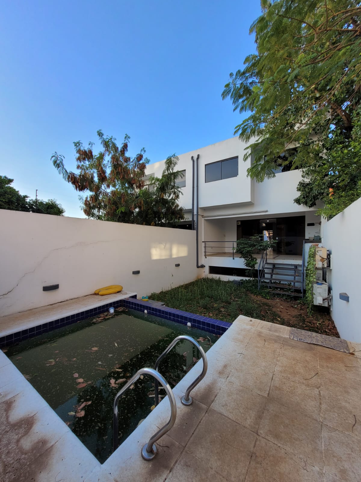 ALQUILO TRIPLEX EN MBURUCUYA . Ref #T9B395 - infocasas.com.py