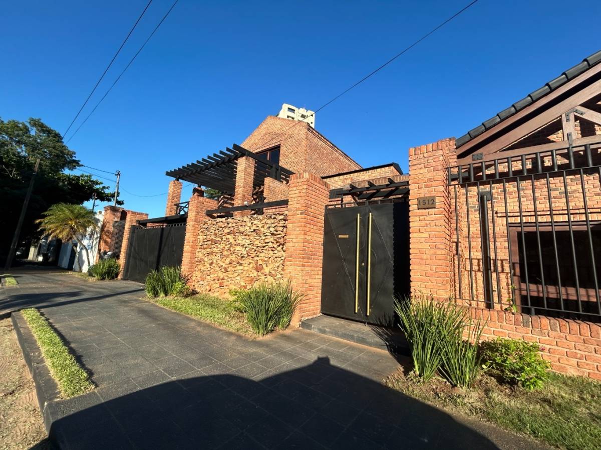 VENDO AMPLIA CASA - ASUNCION YKUA SATI . Ref #E9D639 - infocasas.com.py