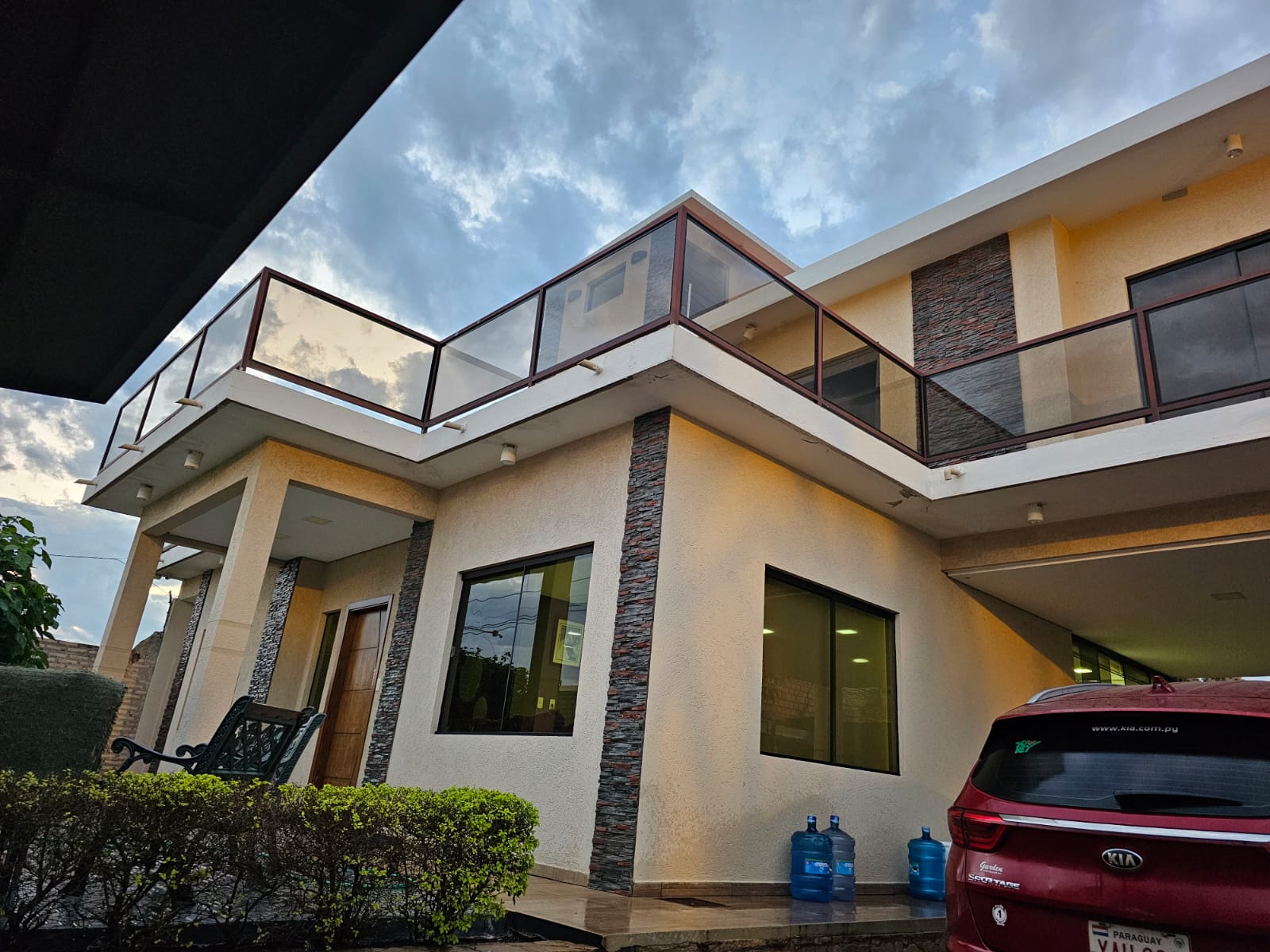 VENDO AMPLIA CASA NUEVA EN LAMBARE ZONA COLEGIO SEK. Ref #D7F3F5 - infocasas.com.py