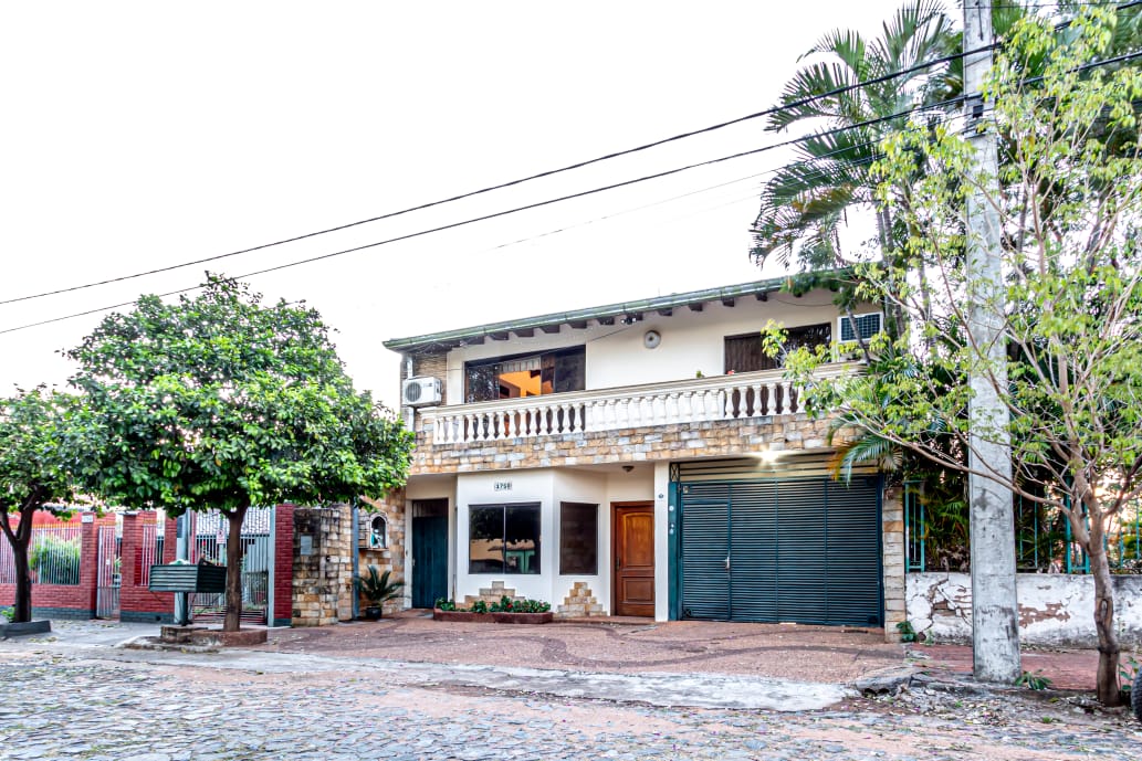 VENDO CASA A 2 CUADRAS DE REPÚBLICA ARGENTINA. Ref #C1C33D - infocasas.com.py